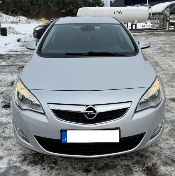 Pelēks Opel Astra 2011 Mažeikiai, ar dzinēja tilpumu 1.25 L un nobraukumu 216 tūkst. km par 3300 €, foto 3 vietnē AUTOMOTO.COM.LV