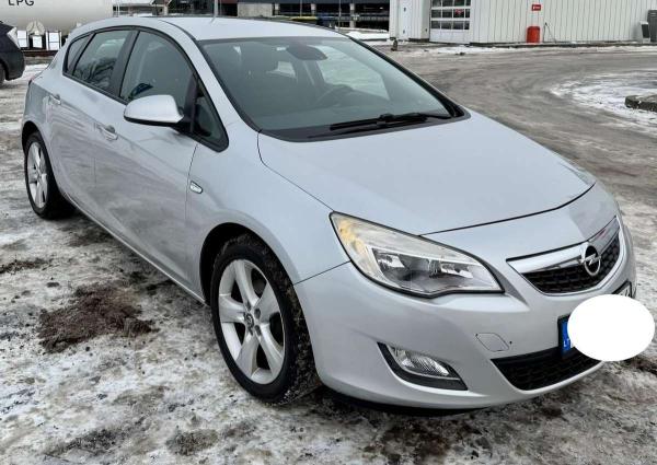 Pelēks Opel Astra 2011 Mažeikiai, ar dzinēja tilpumu 1.25 L un nobraukumu 216 tūkst. km par 3300 €, foto 4 vietnē AUTOMOTO.COM.LV