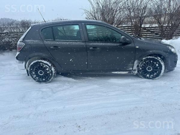 Grey Opel Astra 2011 in Riga, with an engine capacity of 1.60 L and mileage of 160 thousand km for 2000 €, photo 3 on AUTOMOTO.COM.LV