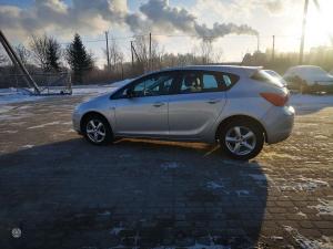 Grey Opel Astra 2011 in Radviliskis, with an engine capacity of 1.60 L and mileage of 182 thousand km for 3550 €, photo 2 on AUTOMOTO.COM.LV