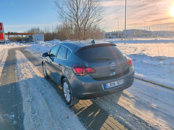 Grey Opel Astra 2011 in Klaipeda, with an engine capacity of 2.00 L and mileage of 269 thousand km for 3700 €, photo 3 on AUTOMOTO.COM.LV