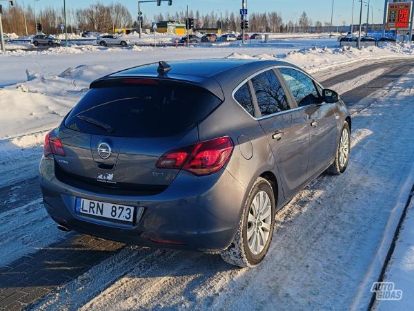 Grey Opel Astra 2011 in Klaipeda, with an engine capacity of 2.00 L and mileage of 269 thousand km for 3700 €, photo 4 on AUTOMOTO.COM.LV