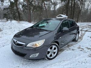 Grey Opel Astra 2011 in Utena, with an engine capacity of 1.69 L and mileage of 234 thousand km for 3250 €, photo  on AUTOMOTO.COM.LV