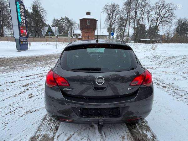 Grey Opel Astra 2011 in Utena, with an engine capacity of 1.69 L and mileage of 234 thousand km for 3250 €, photo 7 on AUTOMOTO.COM.LV
