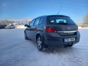 Pelēks Opel Astra 2011 Tallina, ar dzinēja tilpumu 1.60 L un nobraukumu 197 tūkst. km par 2500 €, foto 4 vietnē AUTOMOTO.COM.LV