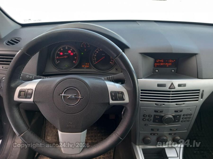 Pelēks Opel Astra 2011 Tallina, ar dzinēja tilpumu 1.60 L un nobraukumu 197 tūkst. km par 2500 €, foto 5 vietnē AUTOMOTO.COM.LV