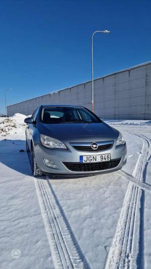 Pelēks Opel Astra 2011 Kauņa, ar dzinēja tilpumu 1.69 L un nobraukumu 253 tūkst. km par 3500 €, foto  vietnē AUTOMOTO.COM.LV