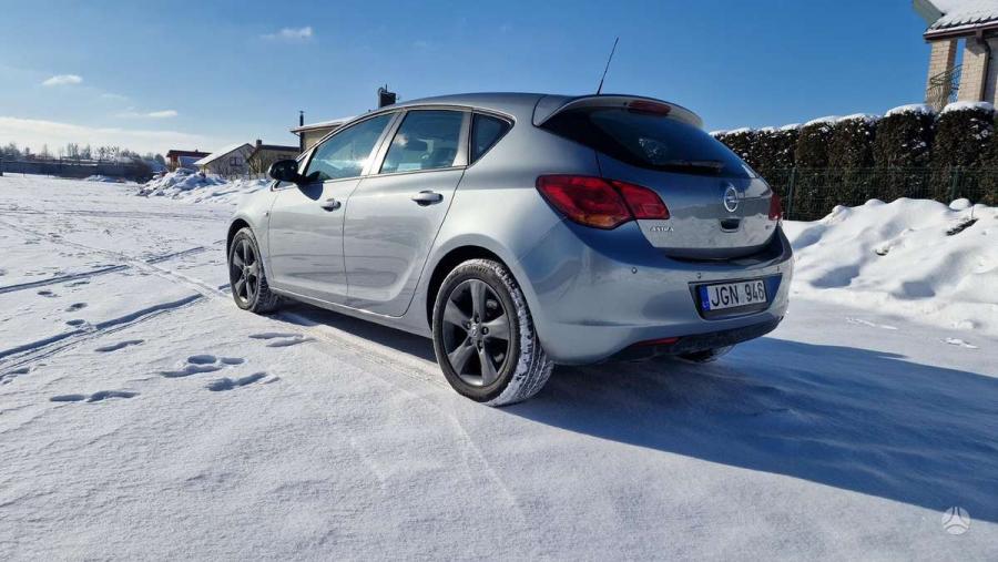 Pelēks Opel Astra 2011 Kauņa, ar dzinēja tilpumu 1.69 L un nobraukumu 253 tūkst. km par 3500 €, foto 5 vietnē AUTOMOTO.COM.LV