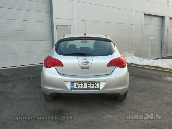 Pelēks Opel Astra 2011 Viljandi, ar dzinēja tilpumu 1.40 L un nobraukumu 168 tūkst. km par 1999 €, foto 5 vietnē AUTOMOTO.COM.LV
