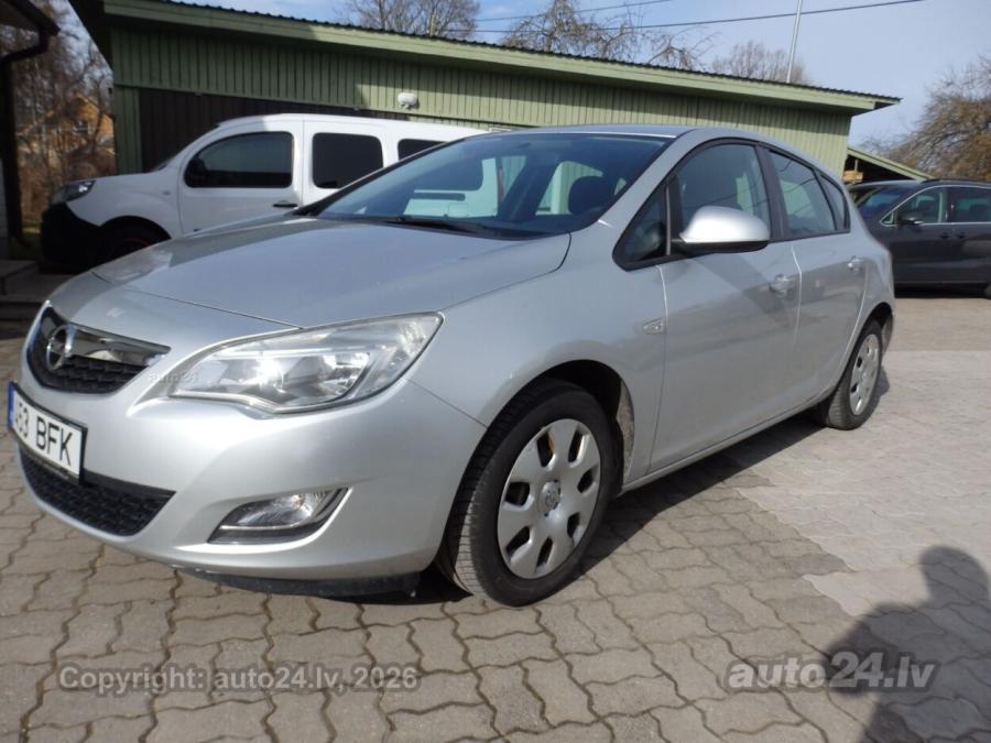 Grey Opel Astra 2011 in Jogeva, with an engine capacity of 1.40 L and mileage of 168 thousand km for 3300 €, photo 3 on AUTOMOTO.COM.LV