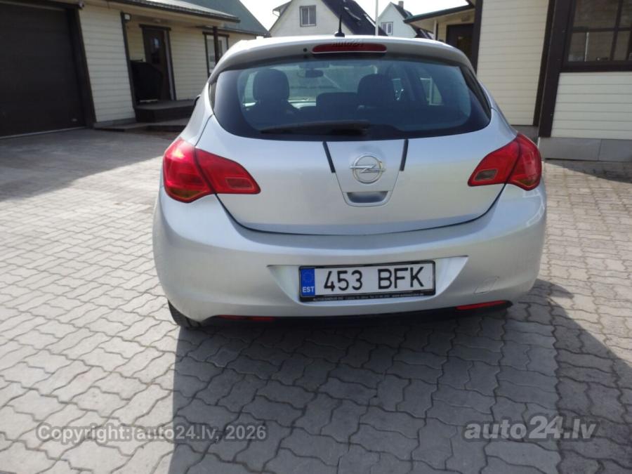 Grey Opel Astra 2011 in Jogeva, with an engine capacity of 1.40 L and mileage of 168 thousand km for 3300 €, photo 6 on AUTOMOTO.COM.LV