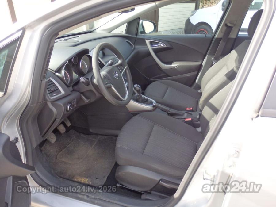 Grey Opel Astra 2011 in Jogeva, with an engine capacity of 1.40 L and mileage of 168 thousand km for 3300 €, photo 9 on AUTOMOTO.COM.LV