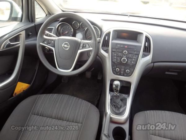 Grey Opel Astra 2011 in Jogeva, with an engine capacity of 1.40 L and mileage of 168 thousand km for 3300 €, photo 11 on AUTOMOTO.COM.LV
