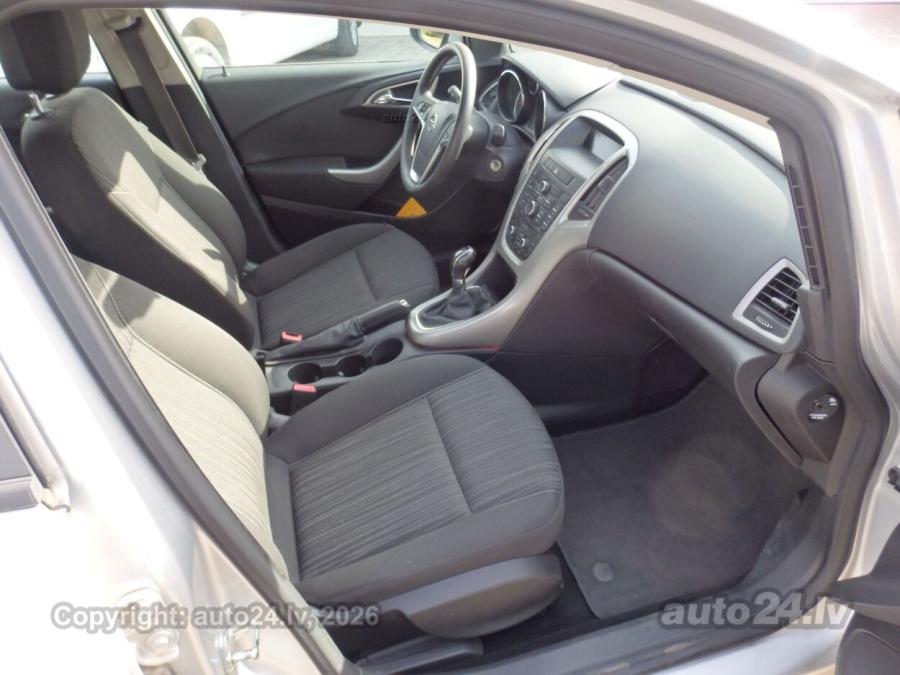 Grey Opel Astra 2011 in Jogeva, with an engine capacity of 1.40 L and mileage of 168 thousand km for 3300 €, photo 12 on AUTOMOTO.COM.LV
