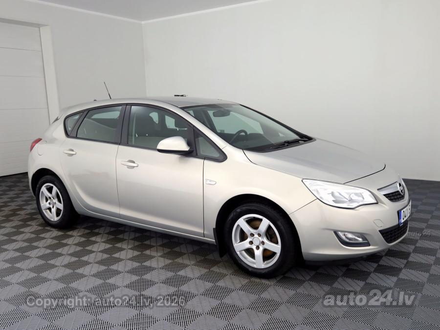 Grey Opel Astra 2011 in Tallinn, with an engine capacity of 1.70 L and mileage of 259 thousand km for 2199 €, photo 1 on AUTOMOTO.COM.LV
