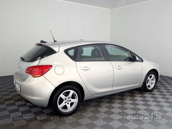 Pelēks Opel Astra 2011 Tallina, ar dzinēja tilpumu 1.70 L un nobraukumu 259 tūkst. km par 2199 €, foto 3 vietnē AUTOMOTO.COM.LV