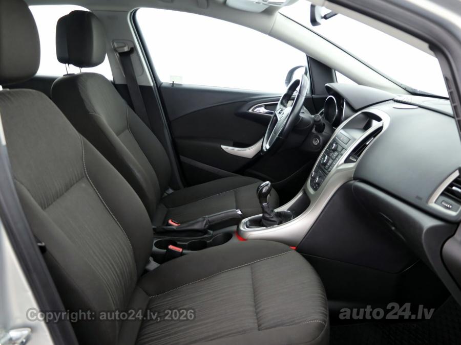 Grey Opel Astra 2011 in Tallinn, with an engine capacity of 1.70 L and mileage of 259 thousand km for 2199 €, photo 7 on AUTOMOTO.COM.LV