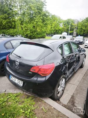 Pelēks Opel Astra 2011 Kauņa, ar dzinēja tilpumu 1.70 L un nobraukumu 235 tūkst. km par 950 €, foto 4 vietnē AUTOMOTO.COM.LV