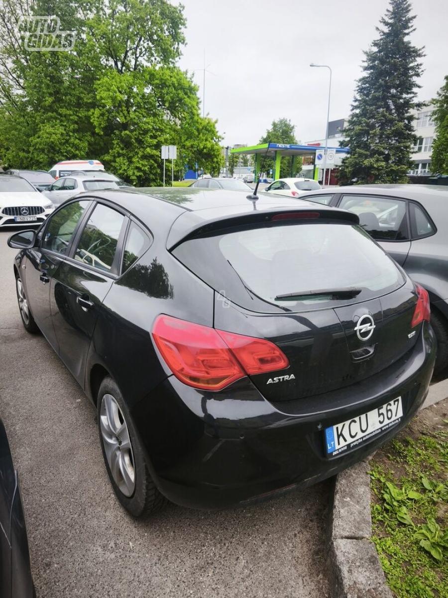 Pelēks Opel Astra 2011 Kauņa, ar dzinēja tilpumu 1.70 L un nobraukumu 235 tūkst. km par 950 €, foto 5 vietnē AUTOMOTO.COM.LV