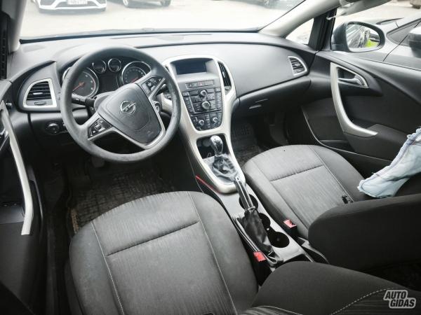 Grey Opel Astra 2011 in Kaunas, with an engine capacity of 1.70 L and mileage of 235 thousand km for 950 €, photo 5 on AUTOMOTO.COM.LV