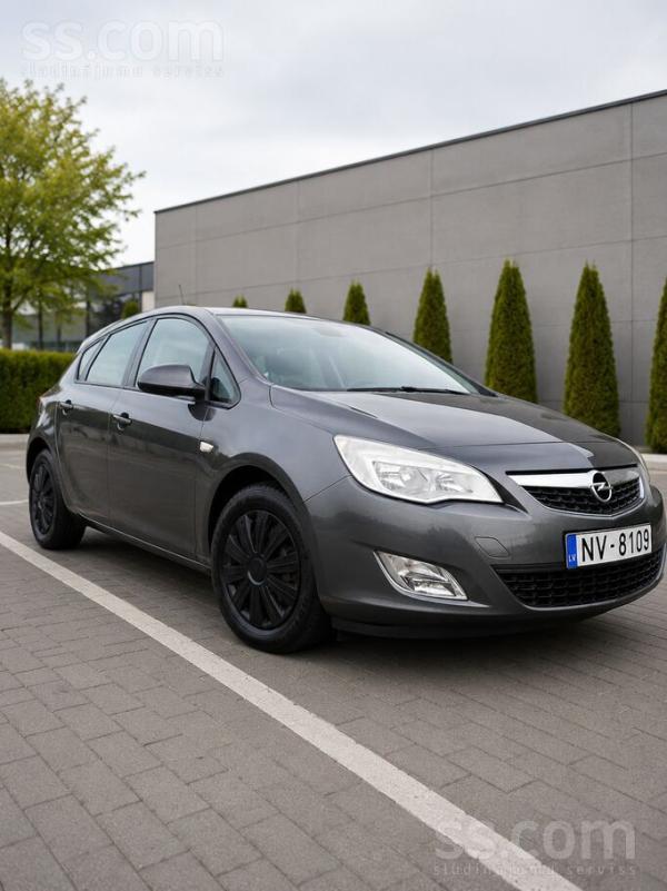 Grey Opel Astra 2011 in Riga, with an engine capacity of 1.60 L and mileage of 235 thousand km for 2350 €, photo 1 on AUTOMOTO.COM.LV