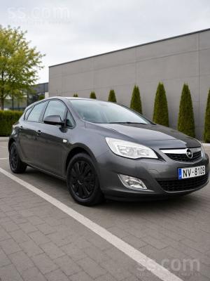 Pelēks Opel Astra 2011 Rīga, ar dzinēja tilpumu 1.60 L un nobraukumu 235 tūkst. km par 2350 €, foto  vietnē AUTOMOTO.COM.LV
