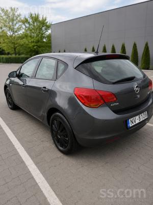 Pelēks Opel Astra 2011 Rīga, ar dzinēja tilpumu 1.60 L un nobraukumu 235 tūkst. km par 2350 €, foto 3 vietnē AUTOMOTO.COM.LV