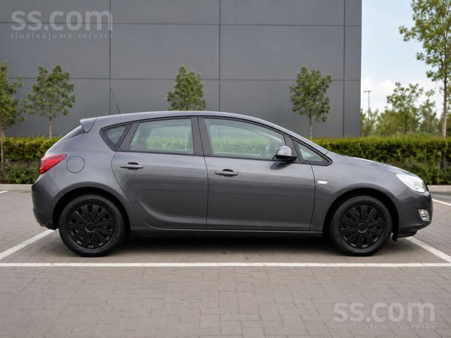 Pelēks Opel Astra 2011 Rīga, ar dzinēja tilpumu 1.60 L un nobraukumu 235 tūkst. km par 2350 €, foto 5 vietnē AUTOMOTO.COM.LV