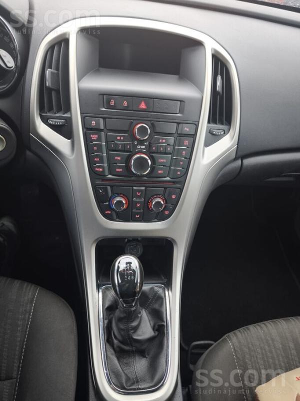 Grey Opel Astra 2011 in Riga, with an engine capacity of 1.60 L and mileage of 235 thousand km for 2350 €, photo 7 on AUTOMOTO.COM.LV