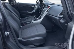 Grey Opel Astra 2011 in Riga, with an engine capacity of 1.70 L and mileage of 205 thousand km for 2570 €, photo 7 on AUTOMOTO.COM.LV