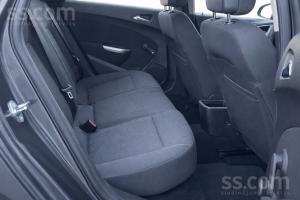 Grey Opel Astra 2011 in Riga, with an engine capacity of 1.70 L and mileage of 205 thousand km for 2570 €, photo 8 on AUTOMOTO.COM.LV