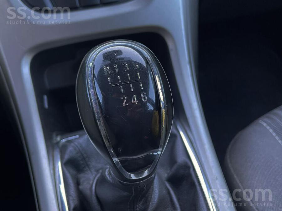Grey Opel Astra 2011 in Riga, with an engine capacity of 1.70 L and mileage of 205 thousand km for 2570 €, photo 10 on AUTOMOTO.COM.LV