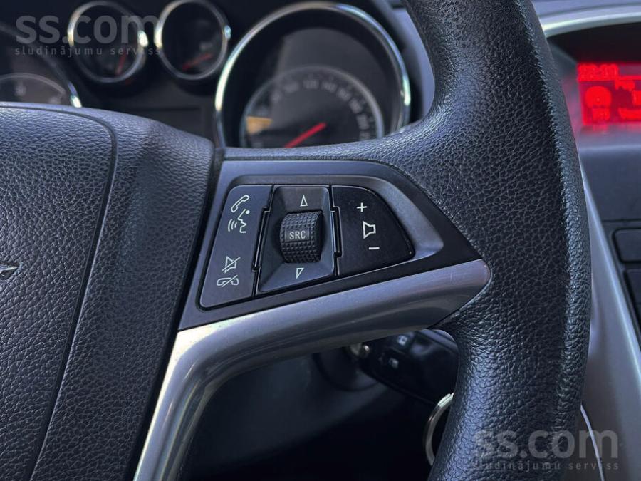 Grey Opel Astra 2011 in Riga, with an engine capacity of 1.70 L and mileage of 205 thousand km for 2570 €, photo 12 on AUTOMOTO.COM.LV