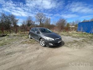 Pelēks Opel Astra 2011 Rīga, ar dzinēja tilpumu 1.60 L un nobraukumu 218 tūkst. km par 1350 €, foto  vietnē AUTOMOTO.COM.LV
