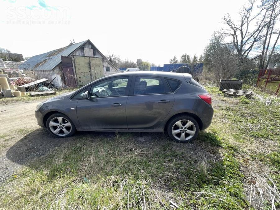 Pelēks Opel Astra 2011 Rīga, ar dzinēja tilpumu 1.60 L un nobraukumu 218 tūkst. km par 1350 €, foto 8 vietnē AUTOMOTO.COM.LV