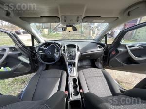 Pelēks Opel Astra 2011 Rīga, ar dzinēja tilpumu 1.60 L un nobraukumu 218 tūkst. km par 1350 €, foto 24 vietnē AUTOMOTO.COM.LV