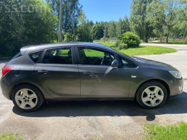 Pelēks Opel Astra 2011 Rīga, ar dzinēja tilpumu 1.60 L un nobraukumu 231 tūkst. km par 1600 €, foto 2 vietnē AUTOMOTO.COM.LV