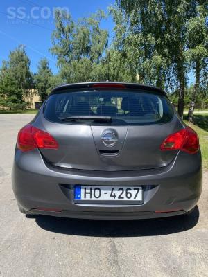 Pelēks Opel Astra 2011 Rīga, ar dzinēja tilpumu 1.60 L un nobraukumu 231 tūkst. km par 1600 €, foto 4 vietnē AUTOMOTO.COM.LV