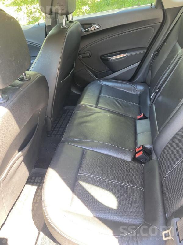 Pelēks Opel Astra 2011 Rīga, ar dzinēja tilpumu 1.60 L un nobraukumu 231 tūkst. km par 1600 €, foto 6 vietnē AUTOMOTO.COM.LV