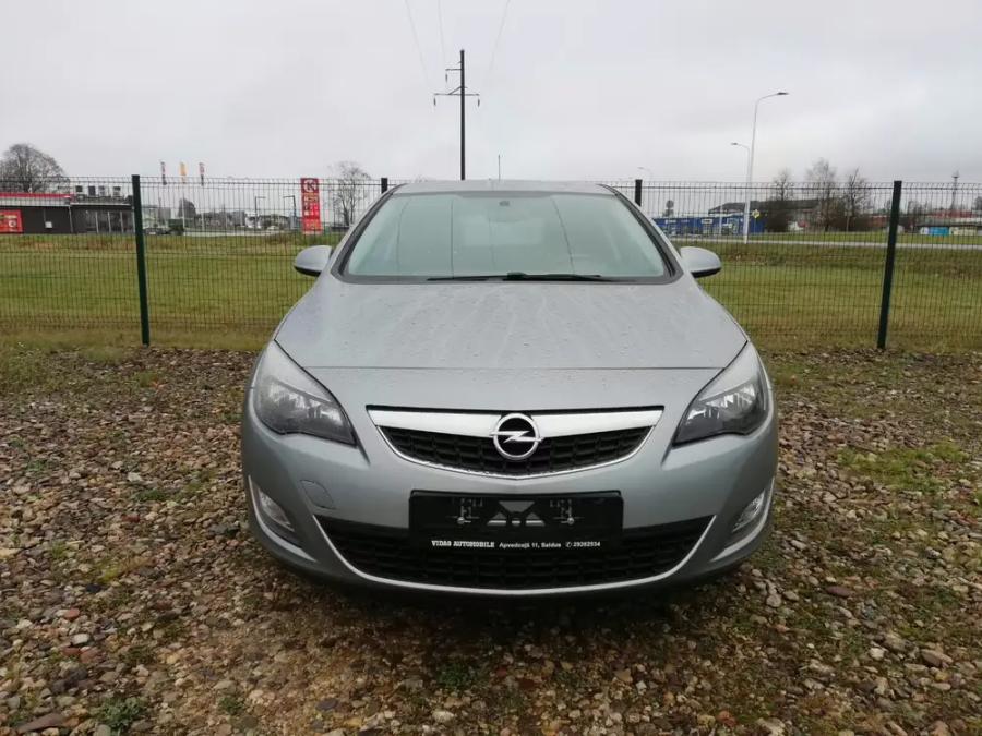 Pelēks Opel Astra 2011 Saldus, ar dzinēja tilpumu 1.70 L un nobraukumu 208 tūkst. km par 4500 €, foto 3 vietnē AUTOMOTO.COM.LV