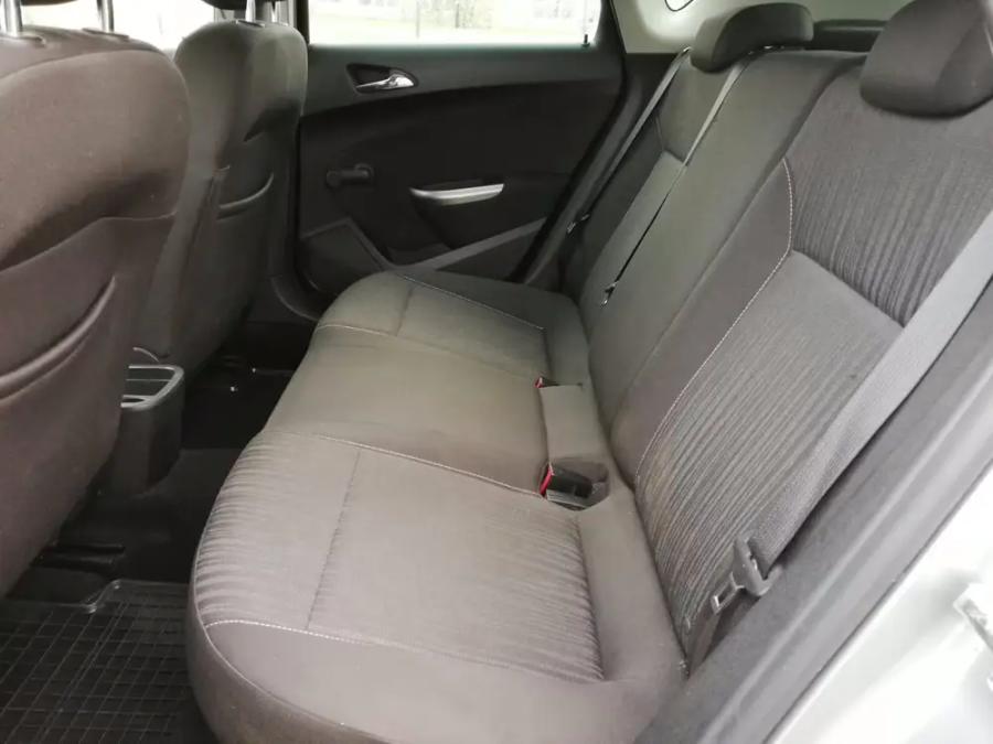 Pelēks Opel Astra 2011 Saldus, ar dzinēja tilpumu 1.70 L un nobraukumu 208 tūkst. km par 4500 €, foto 7 vietnē AUTOMOTO.COM.LV