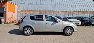 Grey Opel Astra 2011 in Valmiera, with an engine capacity of 1.40 L and mileage of 194 thousand km for 1500 €, photo 3 on AUTOMOTO.COM.LV