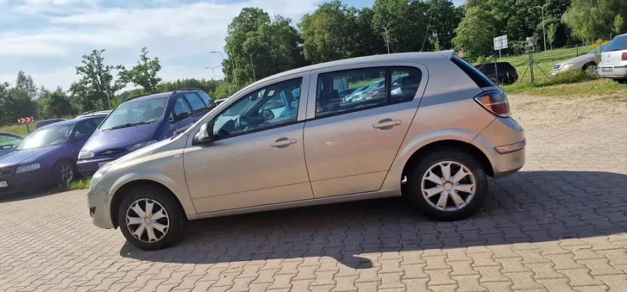 Grey Opel Astra 2011 in Valmiera, with an engine capacity of 1.40 L and mileage of 194 thousand km for 1500 €, photo 6 on AUTOMOTO.COM.LV