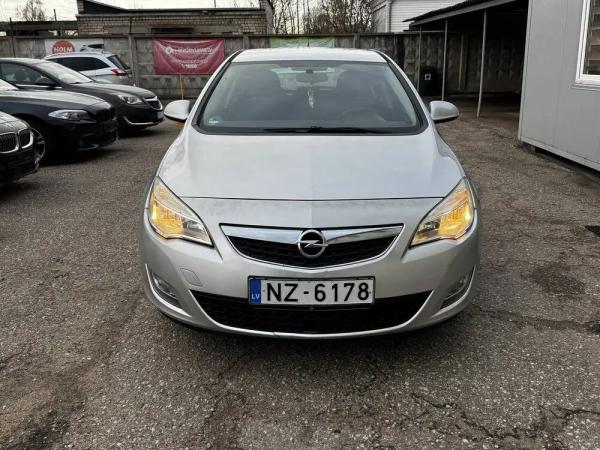 Pelēks Opel Astra 2011 Daugavpils, ar dzinēja tilpumu 1.70 L un nobraukumu 313 tūkst. km par 2250 €, foto 2 vietnē AUTOMOTO.COM.LV