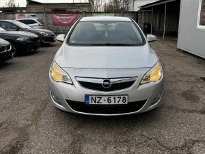 Grey Opel Astra 2011 in Daugavpils, with an engine capacity of 1.70 L and mileage of 313 thousand km for 2250 €, photo 3 on AUTOMOTO.COM.LV
