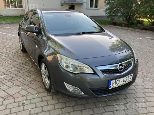 Pelēks Opel Astra 2011 Jelgava, ar dzinēja tilpumu 1.60 L un nobraukumu 230 tūkst. km par 2650 €, foto 1 vietnē AUTOMOTO.COM.LV