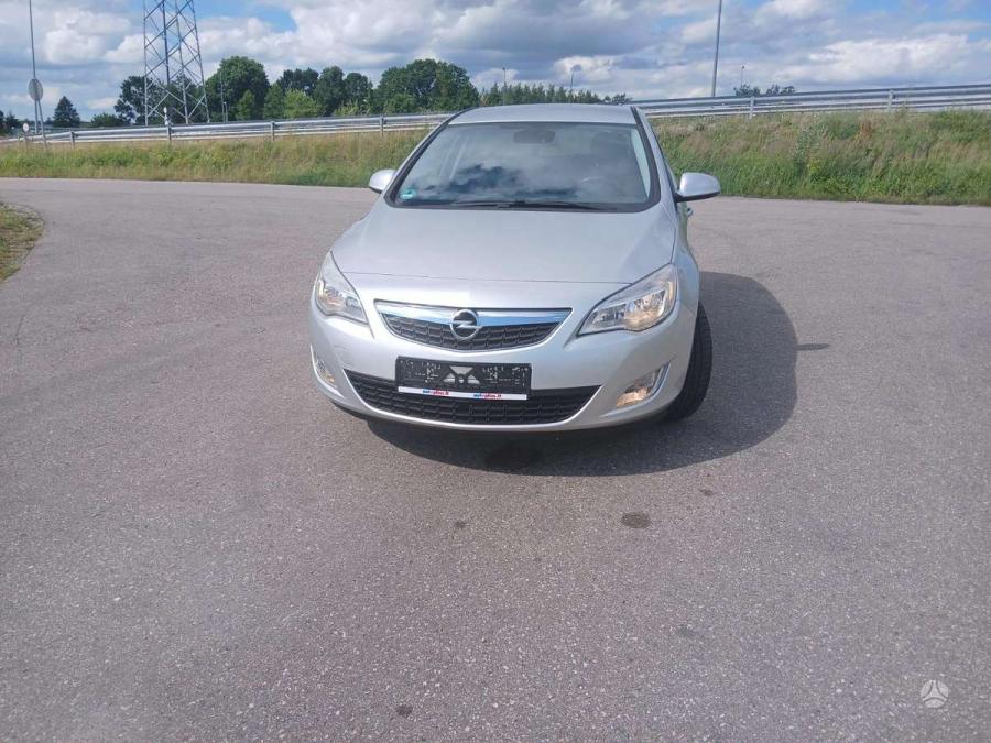 Pelēks Opel Astra 2011 Marijampole, ar dzinēja tilpumu 1.40 L un nobraukumu 247 tūkst. km par 3099 €, foto 1 vietnē AUTOMOTO.COM.LV