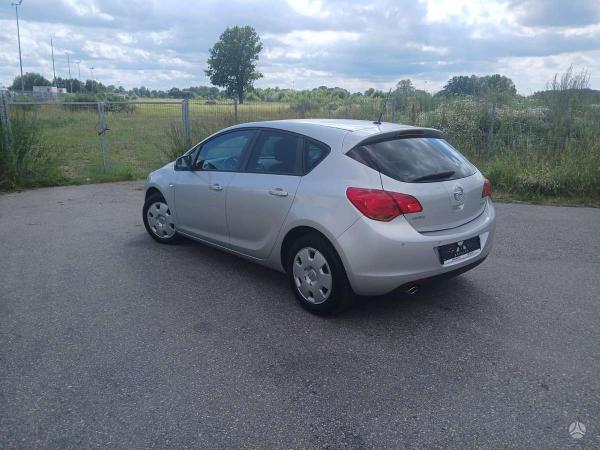 Pelēks Opel Astra 2011 Marijampole, ar dzinēja tilpumu 1.40 L un nobraukumu 247 tūkst. km par 3099 €, foto 3 vietnē AUTOMOTO.COM.LV
