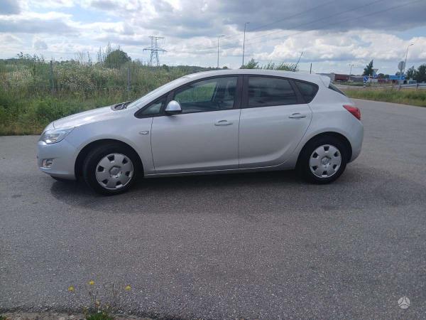 Pelēks Opel Astra 2011 Marijampole, ar dzinēja tilpumu 1.40 L un nobraukumu 247 tūkst. km par 3099 €, foto 4 vietnē AUTOMOTO.COM.LV