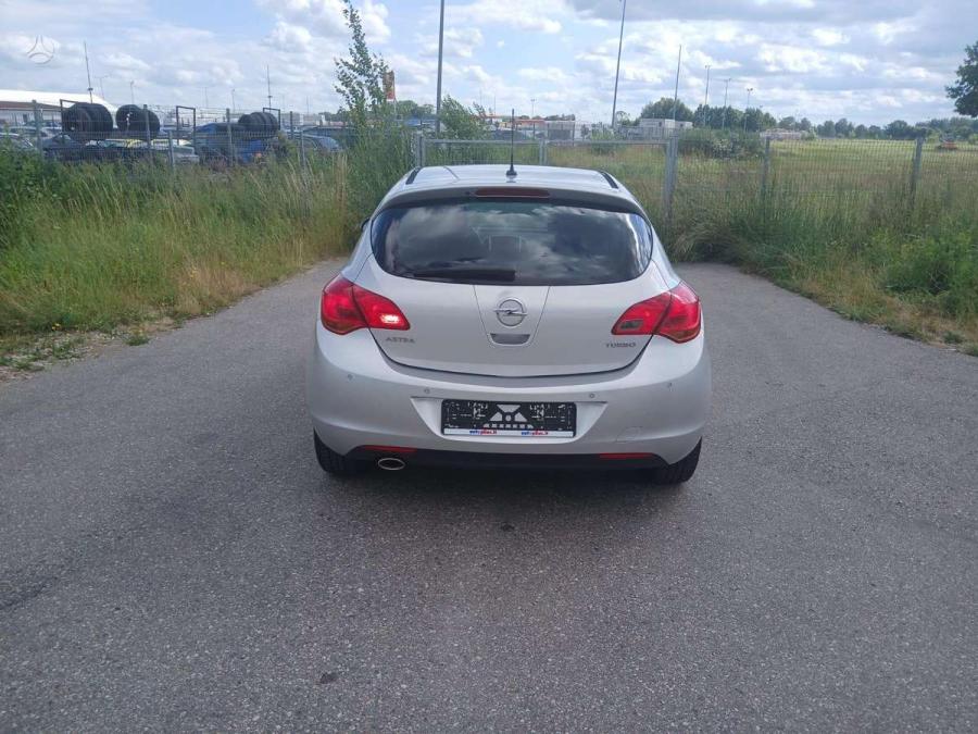 Pelēks Opel Astra 2011 Marijampole, ar dzinēja tilpumu 1.40 L un nobraukumu 247 tūkst. km par 3099 €, foto 6 vietnē AUTOMOTO.COM.LV